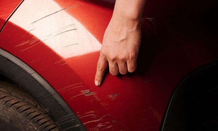 Como reparar un rayón en la pintura del coche: pasos y consejos